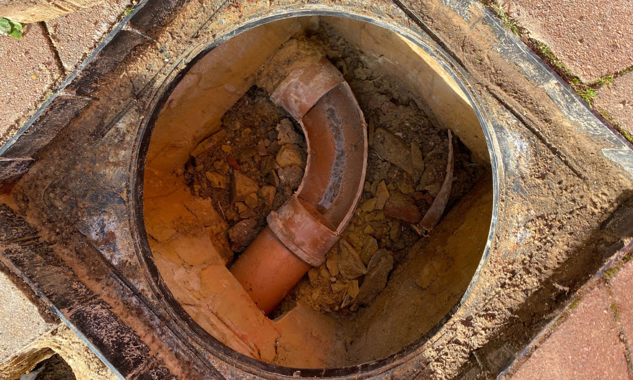 The Signs, Symptoms & Solutions for Damaged Drainage Pipes - Express ...